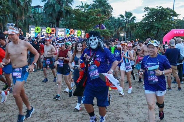 "พัทยา" จัดวิ่ง Bikini Night Run 2020