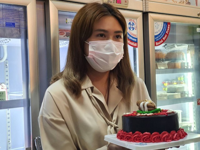 วิจารณ์แซด ร้านเบเกอรี่ทำเค้กรูปวัตถุมงคล - ไสยศาสตร์