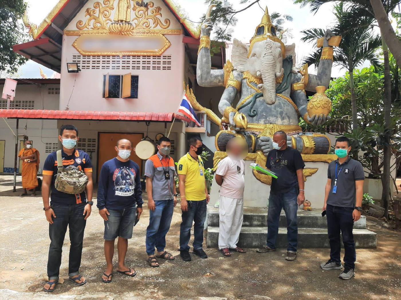 รวบคาผ้าเหลืองหนีคดีกระทำชำเราเด็กหญิง