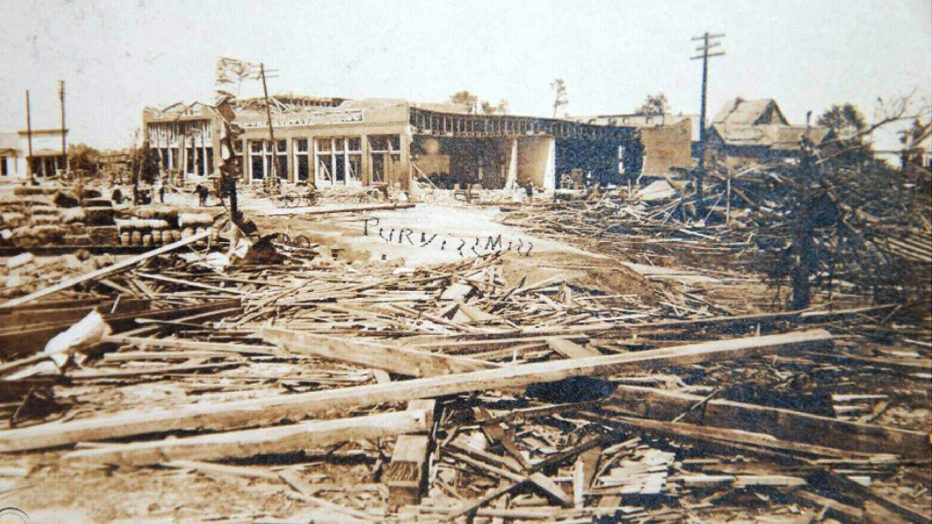 10 อภิมหาทอร์นาโดที่เลวร้ายที่สุดในประวัติศาสตร์สหรัฐฯ