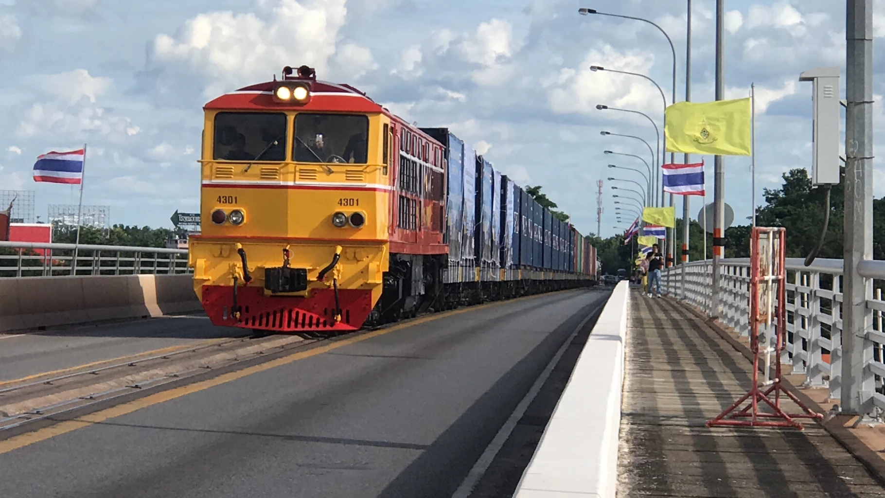 เรียกร้องเร่งสร้างสะพานรถไฟข้ามโขงรับรถไฟจีน-ลาว