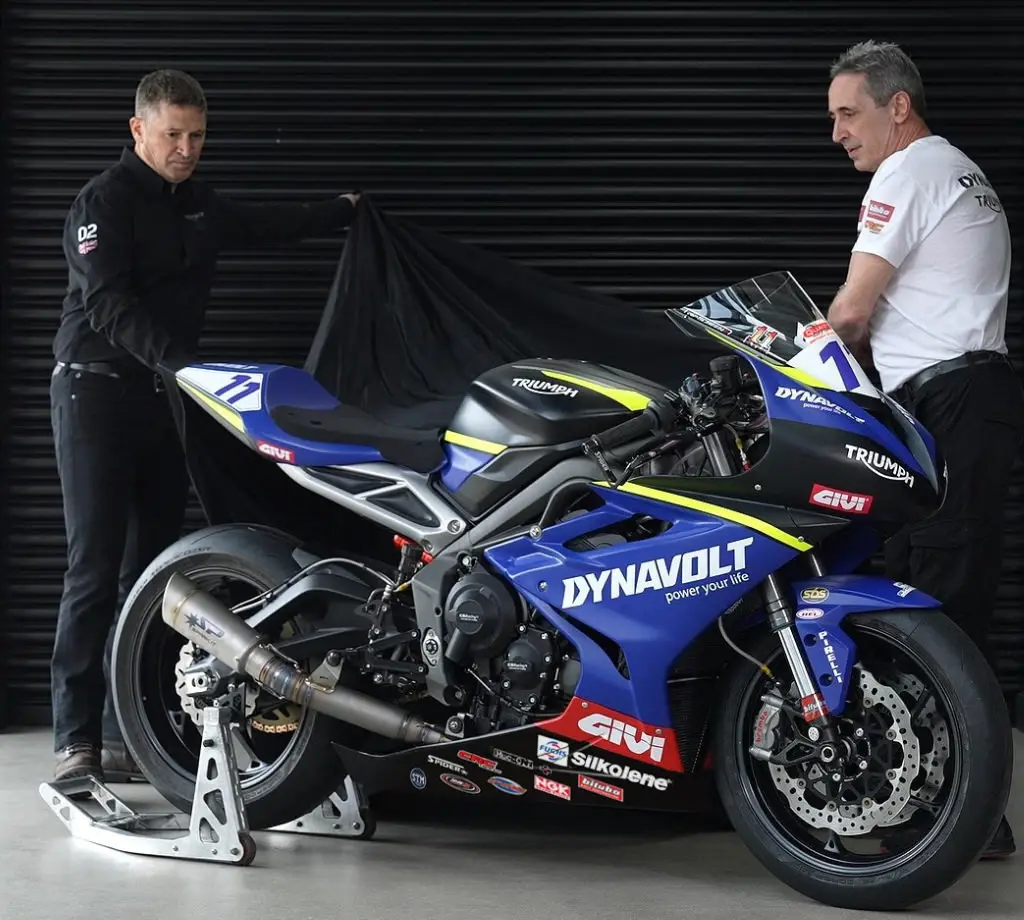 นิกิ ตูลี่ ผนึกกำลัง แฮร์รี่ ร่วมทีม Dynavolt Triumph ลงแข่ง World ...