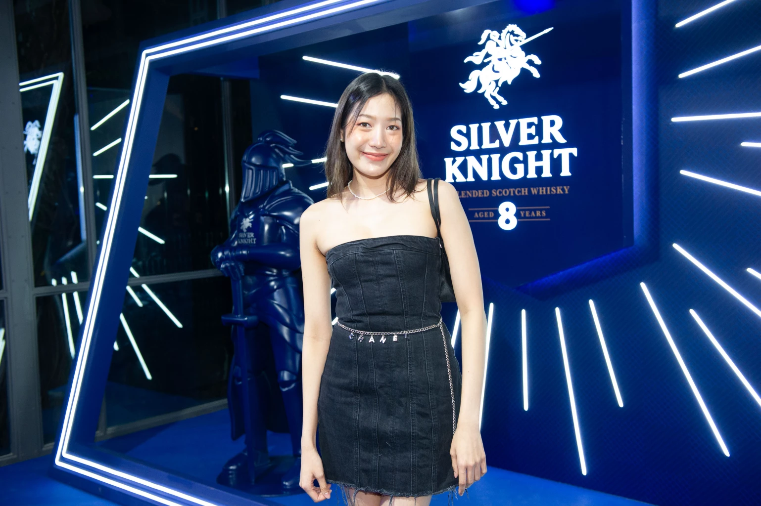 เหล่าคนดังจัดเต็มกับช่วงเวลา 'แฮงค์เอ้าท์' เพราะทุกค่ำคืนมีความสำคัญ