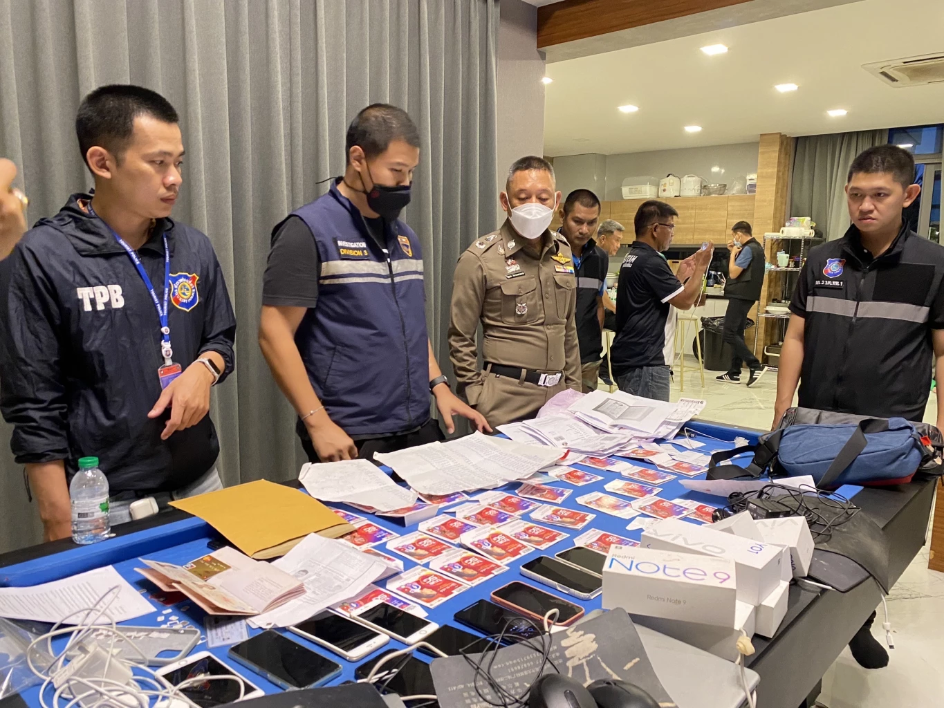 บุกจับชาวจีน เช่าบ้านหรู ตั้งฐานคอลเซ็นเตอร์ ทวงหนี้ข้ามประเทศ