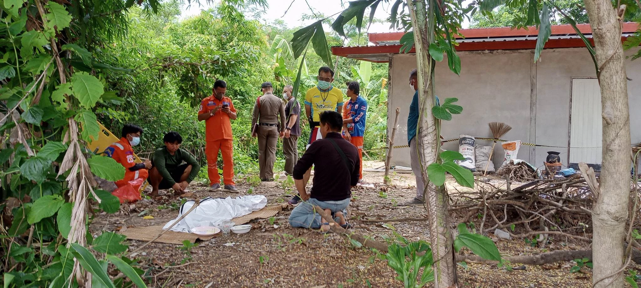 สุดโหด! ลุงแท้ ๆ ฆ่าหลานจับท่อส้วม พ่อพาญาติตามหาเจอถึงกับเข่าทรุด