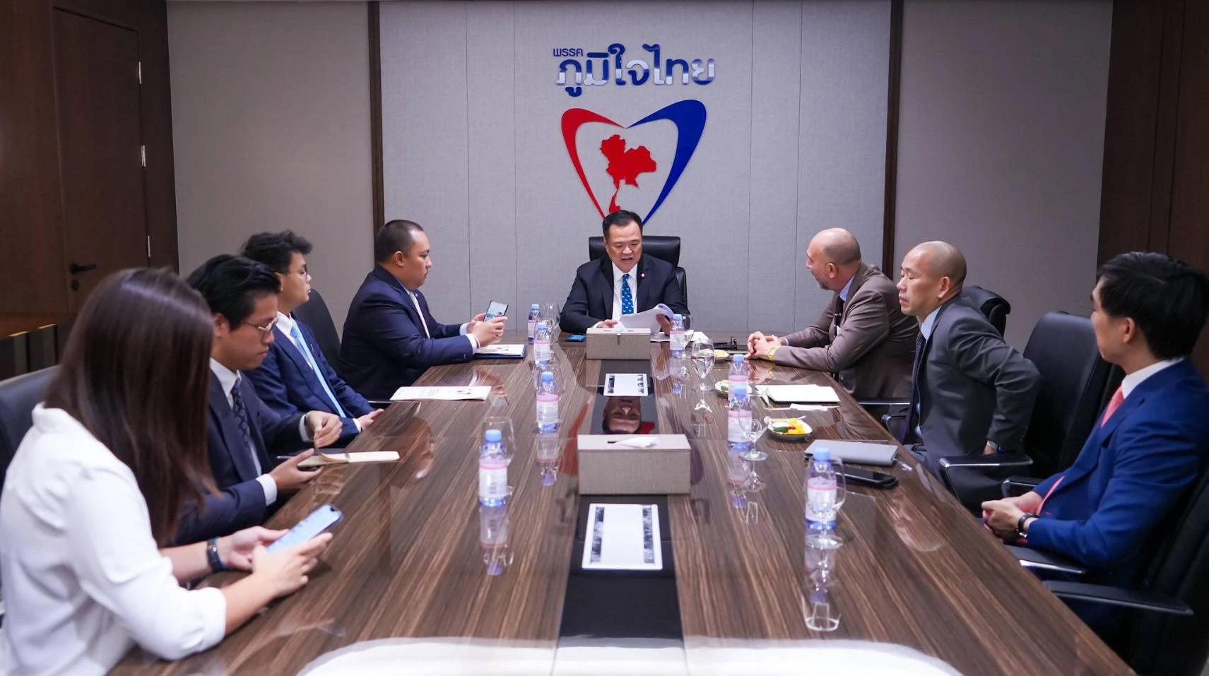 "อนุทิน" ปัดหวังส้มหล่น ปล่อยตามกลไกรัฐสภา ย้ำจุดยืน ไม่หนุนพรรคแก้ ม.112