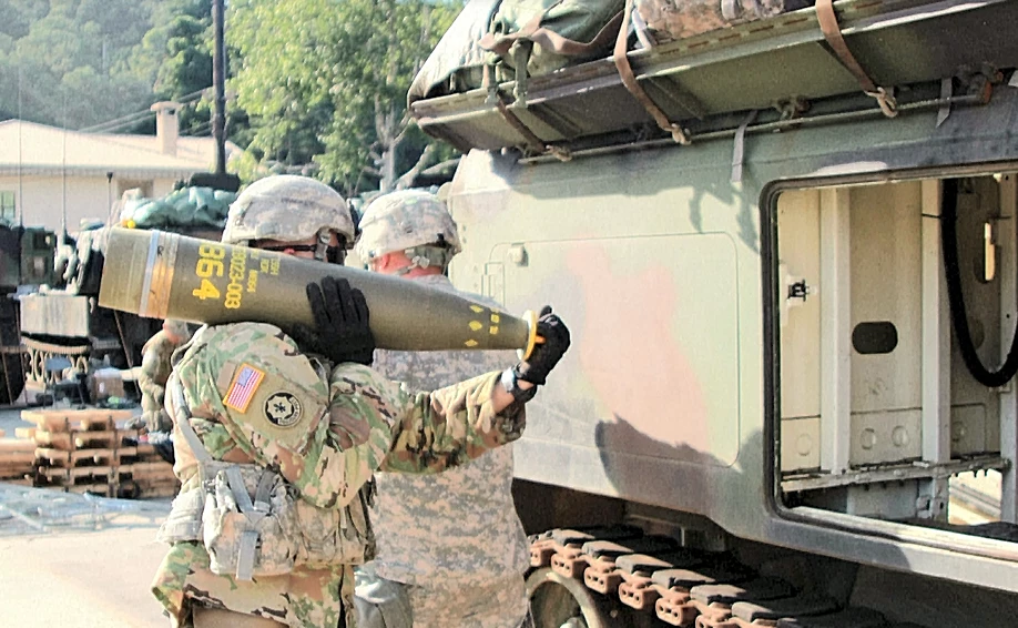 ยูเครนเริ่มใช้ระเบิดลูกปรายของสหรัฐฯ-อียูจ่อทุ่มเงินมโหฬารส่งอาวุธให้