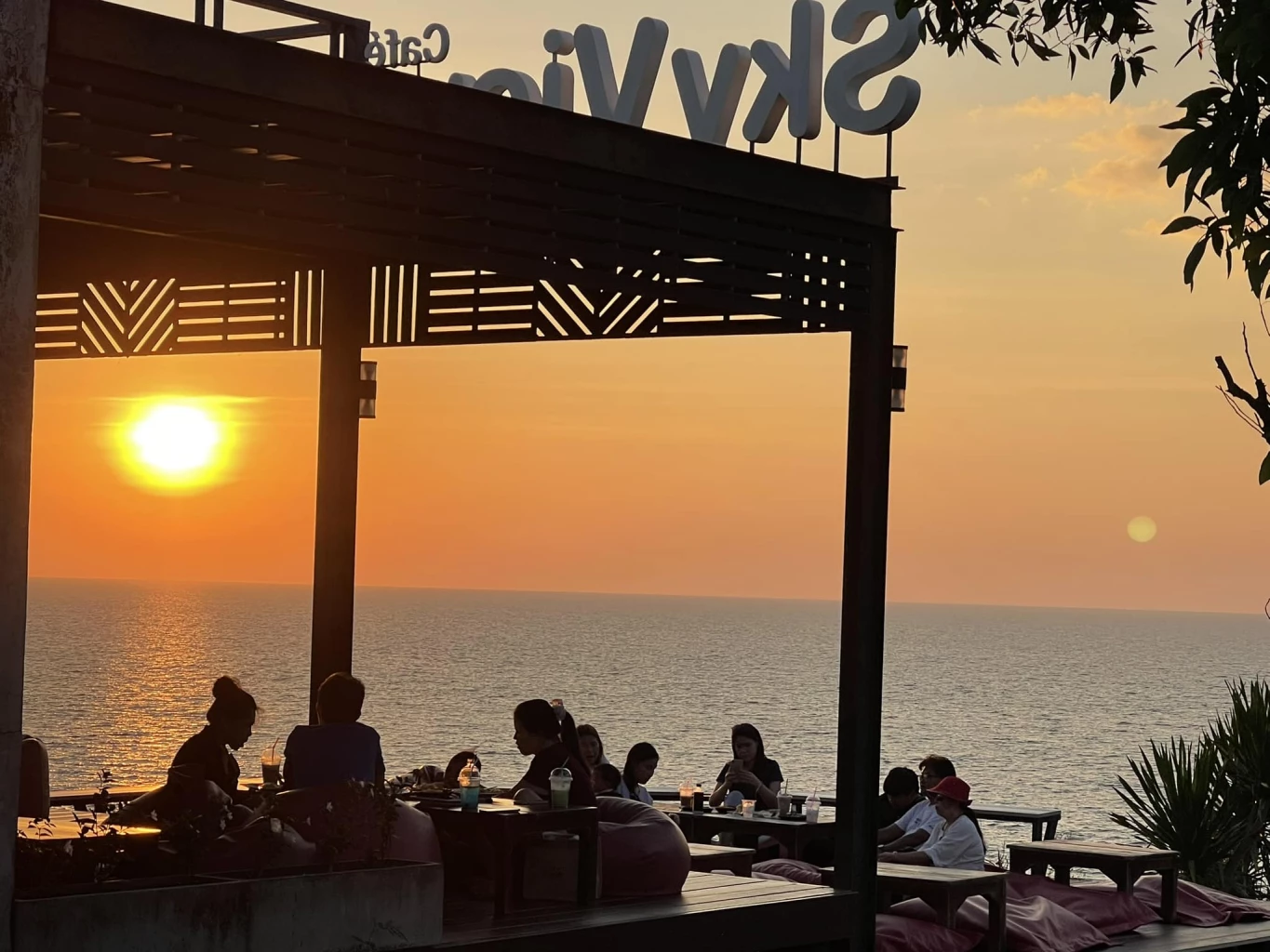 เปิดโพสต์ คุณมุก ภรรยาใหม่ Sky View cafe แจงชัด หลังถูกคำสั่งรื้อถอนคาเฟ่