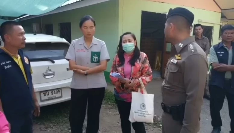 ชายคลั่งถือมีดบุกหน้าเสาธง นักเรียนวิ่งหนีเอาชีวิตรอด ครูถูกฟันเจ็บ