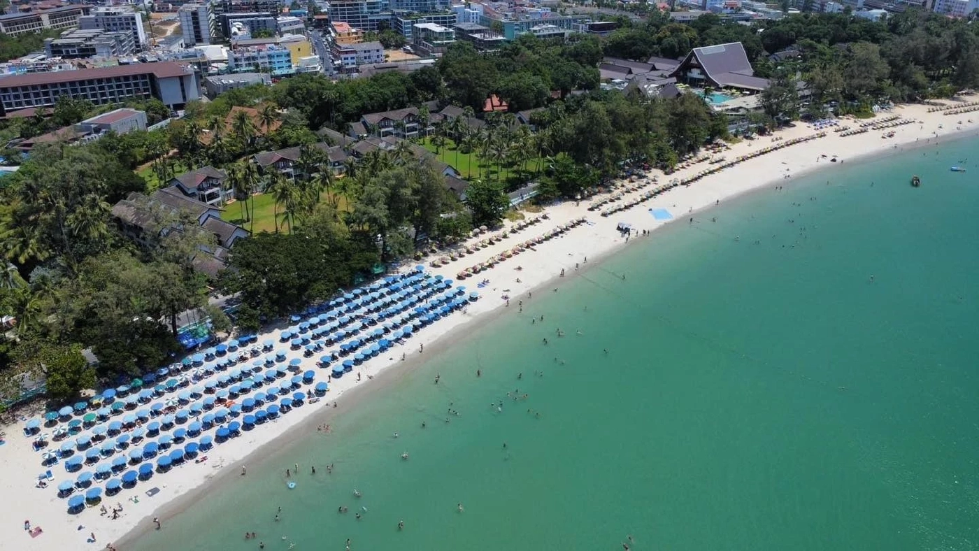 เปิดวิธีทำหาดสาธารณะ ให้เป็นหาดส่วนตัวแบบเนียน ๆ มาดูกัน เขาทำแบบไหนกันนะ