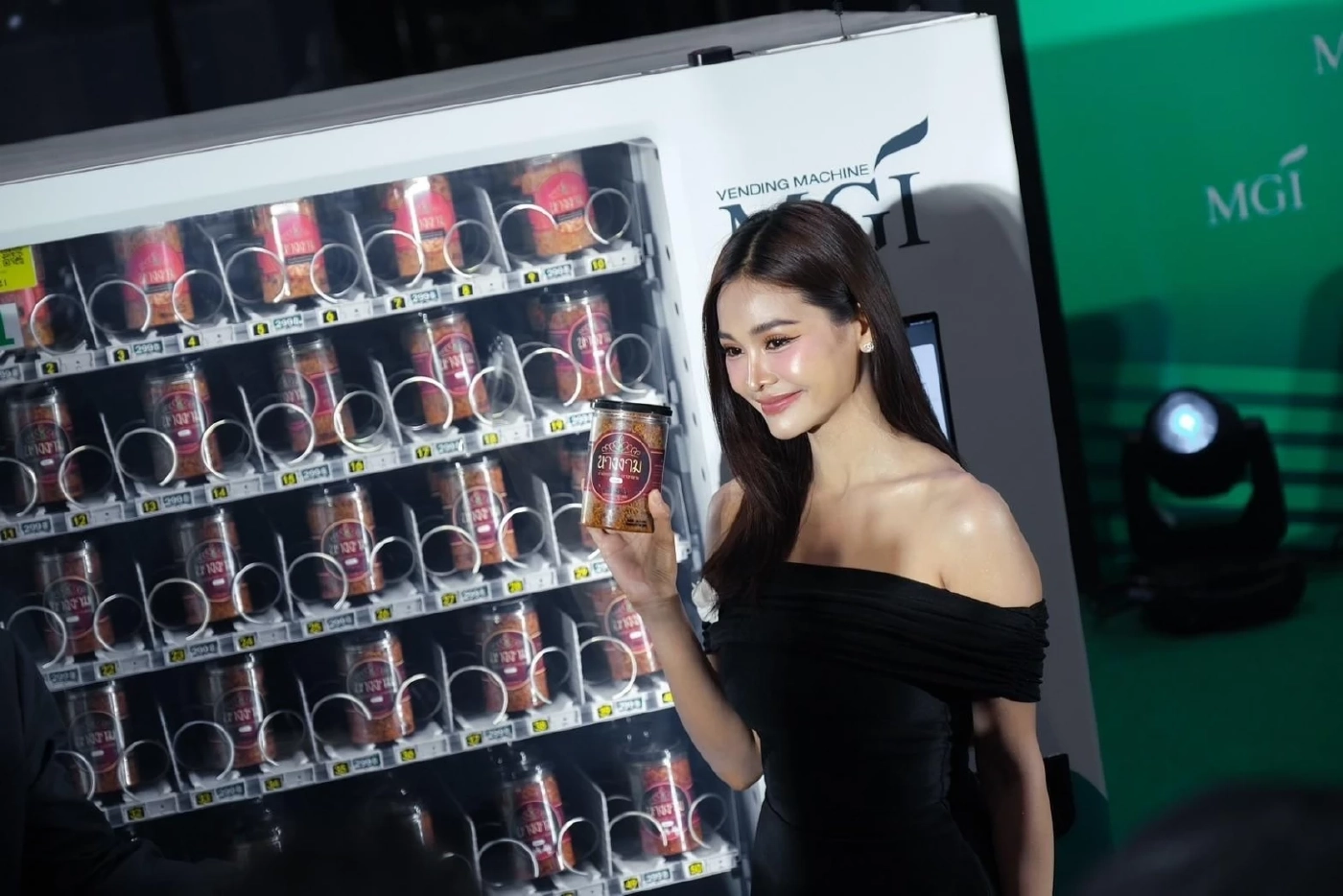 "อิงฟ้า" ร่วมเปิดตัว "น้ำพริกปลาสลิดนางงาม" หลัง "MGI X SABUY"